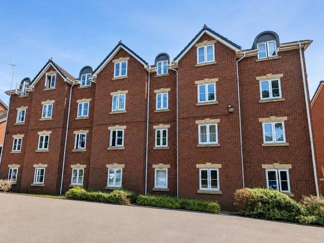 Modern 2 Bedroom Flat in Worsley