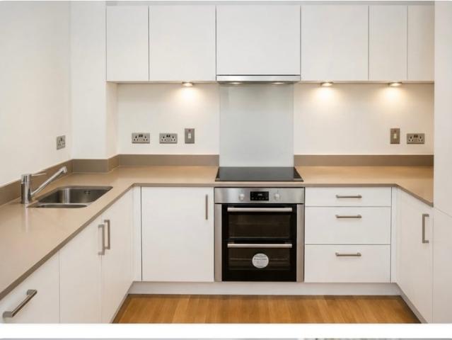 Modern 2 bedroom flat @stepney Green station