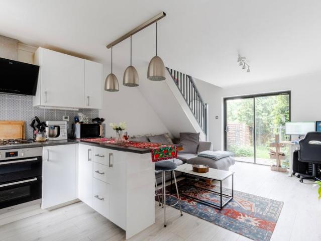 Modern 2 Bedroom House | Bradley Stoke