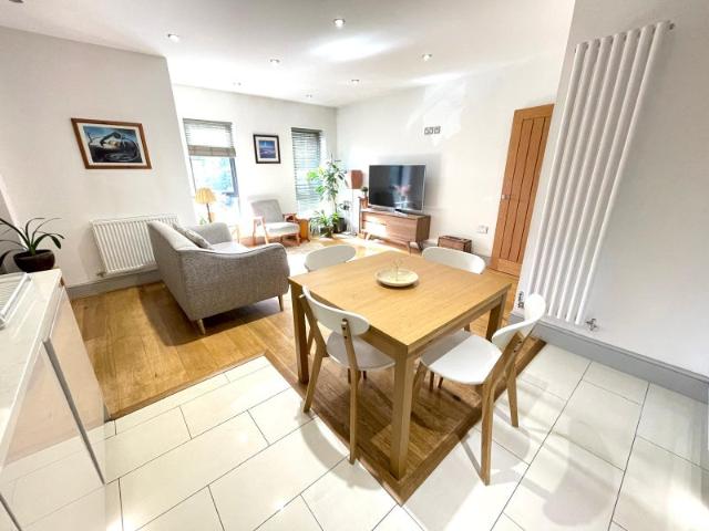 Modern 2 Bedroom, 2 Bathroom Apartment