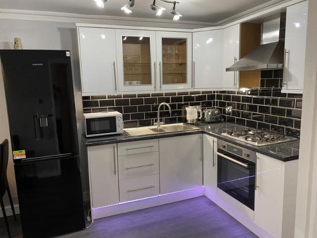 Modern 2 bedrooms flat with corner jacuzzi bath