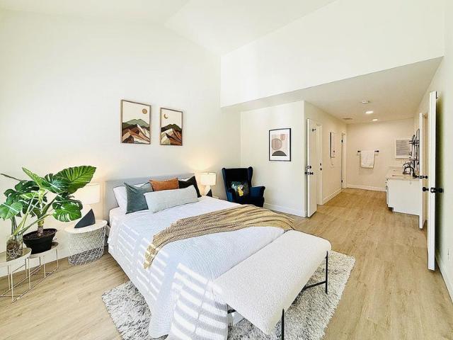 Modern 2BR/2BA Apartment with Attached Garage