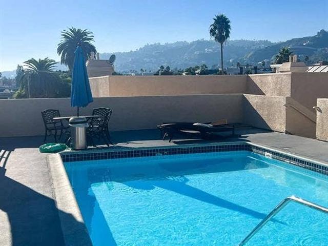 Modern 2BR/2BA Hollywood hills aprt
