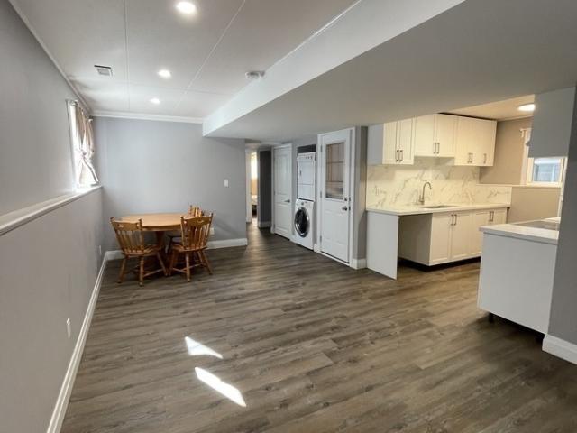MODERN 4 BED/2 BATH LOWER UNIT WEST END + 50% OF UTILITIES