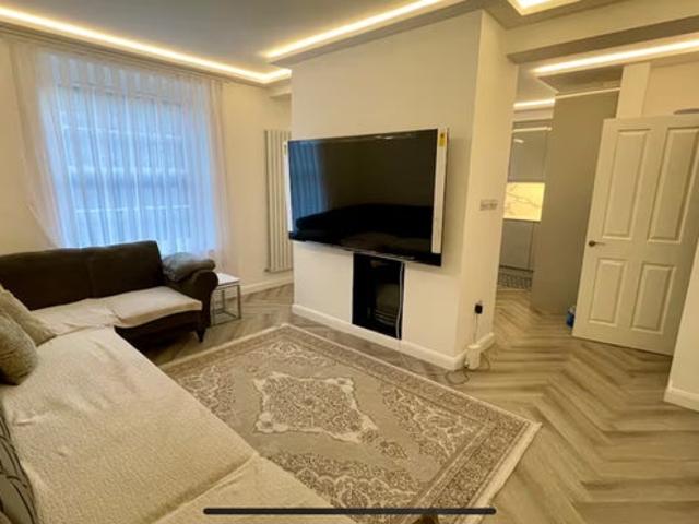 Modern 4 bed flat in St John's Wood