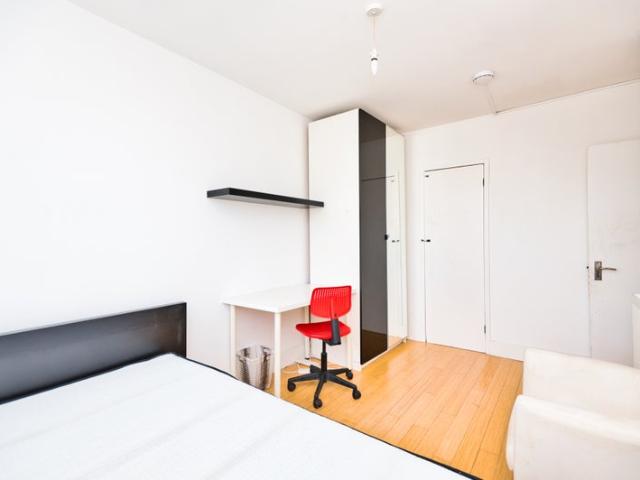 Modern 4 Bed Maisonette in East London E14