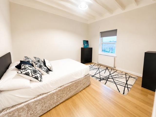 Modern 4 Bed Terraced House Robinscroft Mews SE10