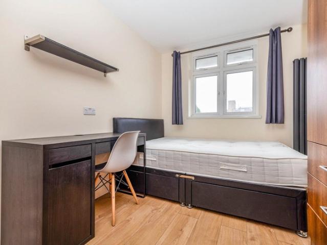 Modern 4 Bedroom Apartment Gated Bermondsey