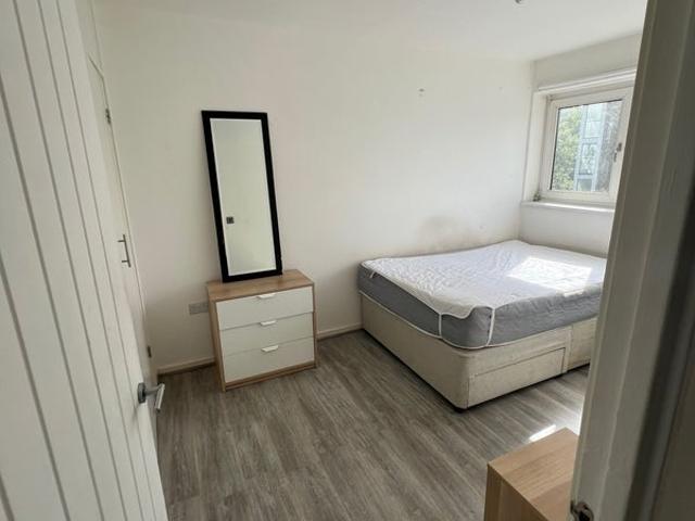 Modern 4 Bedroom Flat in E1 whole property