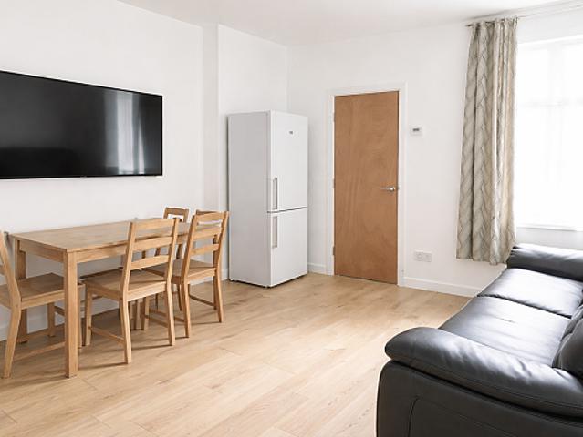 Modern 4 Bedroom Student House