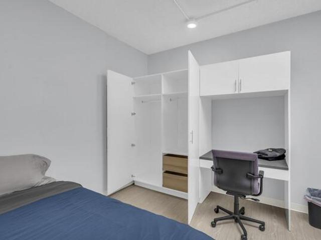 Modern 4 Bedroom Shared Pod Near Rockhurst & UMKC – Perfect for Students and Professionals Nurses