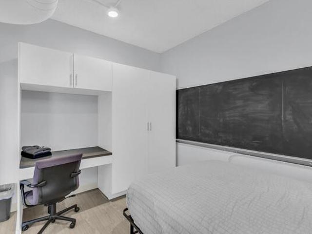 Modern 4 Bedroom Shared Pod Near Rockhurst & UMKC – Perfect for Students and Professionals Nurses