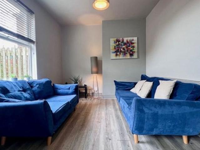 Modern 5 Bed 2 Bath property 5 Minutes from the City Centre!