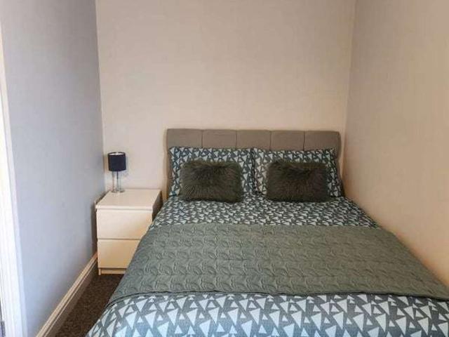 Modern 5 bed Shared House Room 4