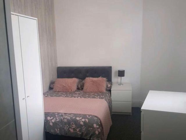 Modern 6 Bed House Share on the outskirts of the town centre Room 1