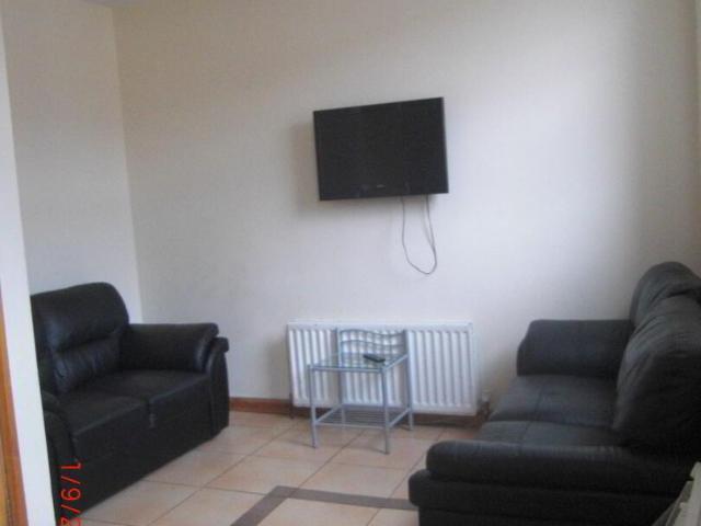 Modern 6 Bedroom Apartment