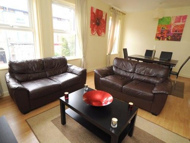 MODERN 6 BEDROOM TERRACE NEAR TOWN CENTRE STUDENT HOME