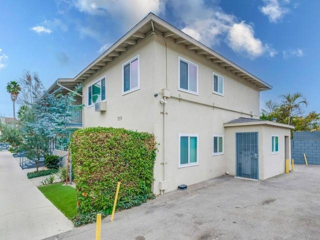 Modern Courtyard 1 Bedroom Apartment for Rent at 629 629 633 W. Hyde Park Blvd, Inglewood, CA 90302 North Inglewood
