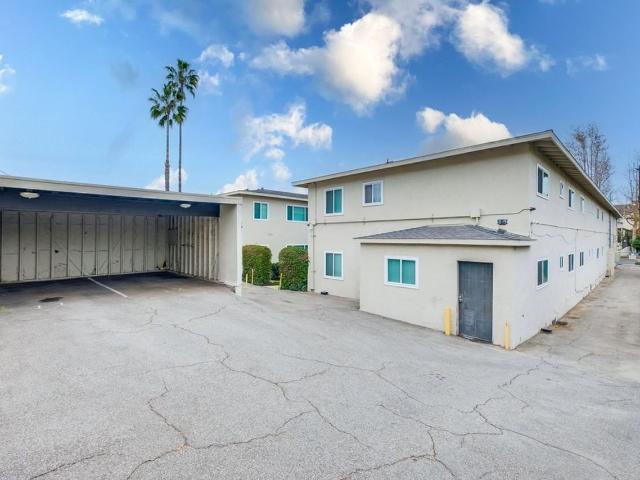 Modern Courtyard 1 Bedroom Apartment for Rent at 629 629 633 W. Hyde Park Blvd, Inglewood, CA 90302 North Inglewood