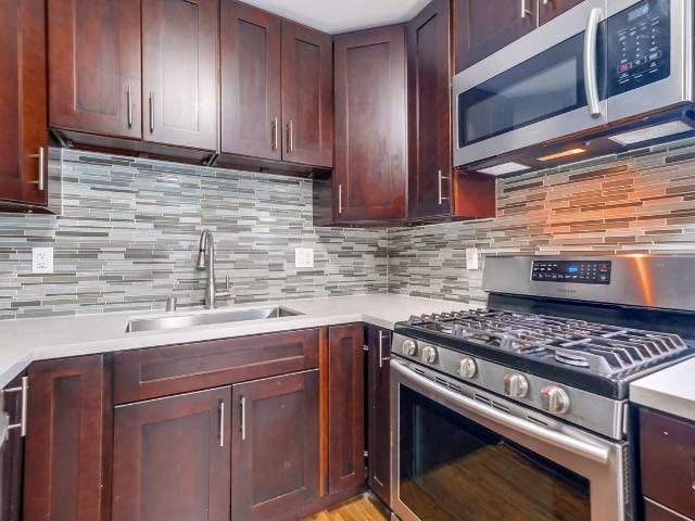 Modern Courtyard 2 Bedroom Apartment for Rent at 629 629 633 W. Hyde Park Blvd, Inglewood, CA 90302 North Inglewood