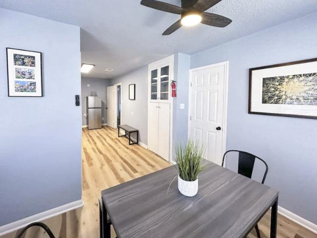 Modern & Cozy Houston Multiplex!