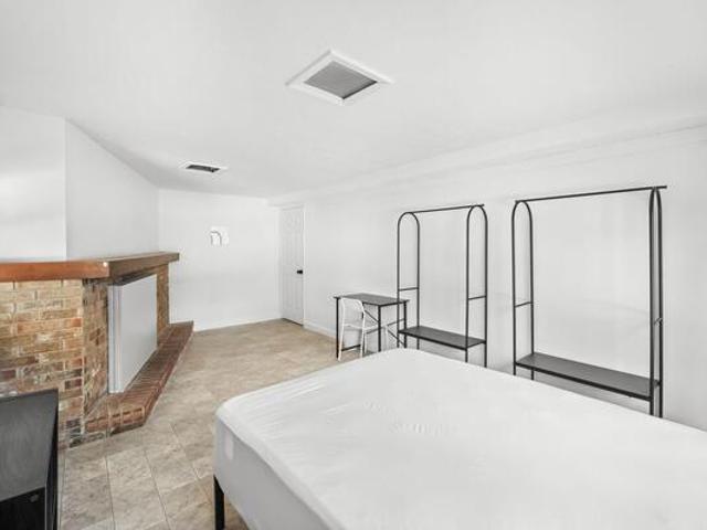 Modern & Cozy Living in Cedar Hills | Upgraded Kitchen | Transit Friendly Location