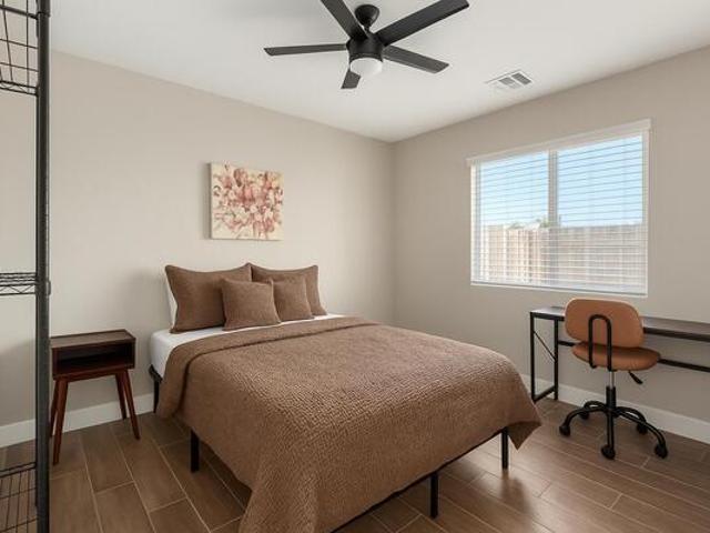 Modern Co Living Near Trails & Canal | Wi Fi & Utilities Included + Friendly Experienced Host