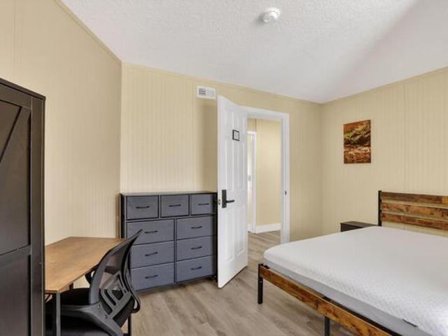Modern Co Living in Orlando | Free Utilities & Fast Wi Fi | Close to Transit, Shopping, & More! | Security System |Secure, Private Furnished Rooms | Private Parking