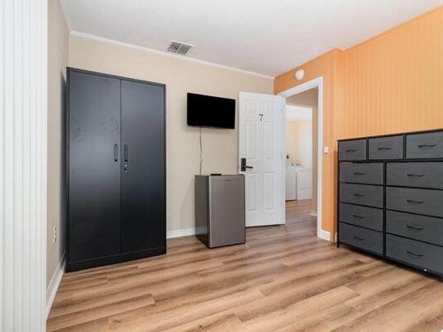 Modern Co Living in Orlando | Free Utilities & Fast Wi Fi | Close to Transit, Shopping, & More! | Security System |Secure, Private Furnished Rooms | Private Parking