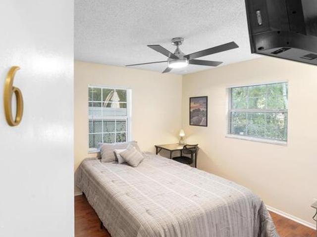 Modern Co living in East Orlando. Private Rooms with Mini Fridge included, shared Lounge, Patio Hangout & weekly cleaning. Just Minutes from UCF, Waterford Lakes Shopping, 408 and more!