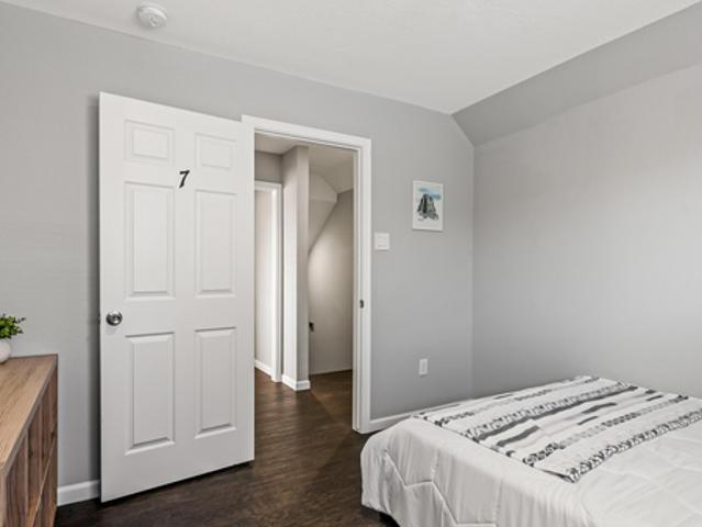 Modern Co Living in Southeast Houston | Fully Furnished Rooms | All Utilities & Wi Fi Included | On Site Laundry | Near Transit & Essentials | Quiet & Convenient Location