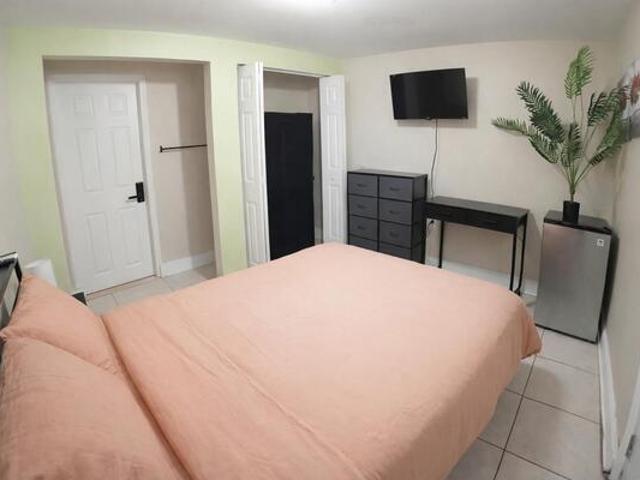 Modern Co Living in Tampa | Free Utilities & Fast Wi Fi | Close to Transit, Shopping, & More! | Security System |Secure, Private Furnished Rooms | Private Parking