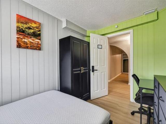 Modern Co Living in Tampa | Free Utilities & Fast Wi Fi | Close to Transit, Shopping, & More! | Security System |Secure, Private Furnished Rooms | Private Parking