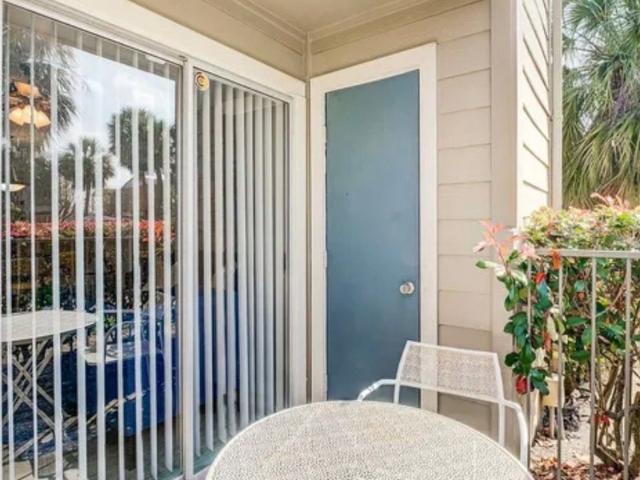 Modern Coastal Living: 2BR/2BA Near Galveston!