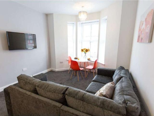 Modern Coliving House Share Room 6