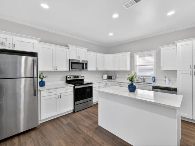 Modern CoLiving in St. Pete | Free Utilities & ️
