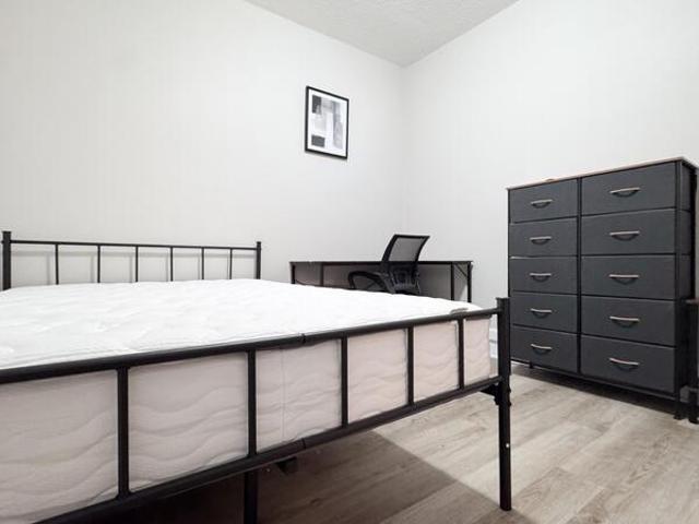 Modern Comfort: 4K TV & Mini Fridge in Every Room — Near Everything!