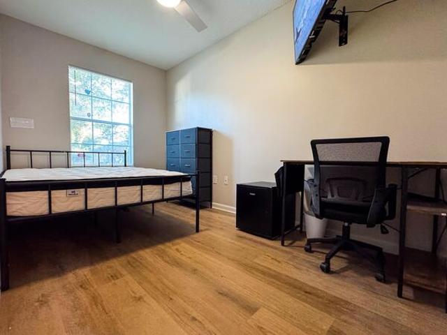Modern Comfort: 4K TV & Mini Fridge in Every Room — Near Everything!
