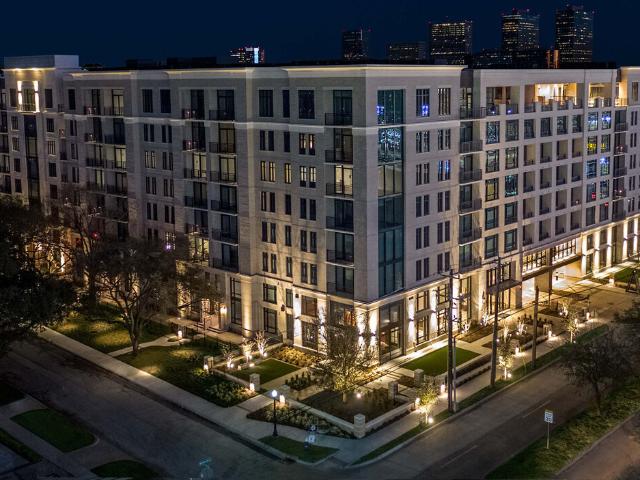 Modern Comfort: Two Bedroom Apartment in Houston's Energy Corridor