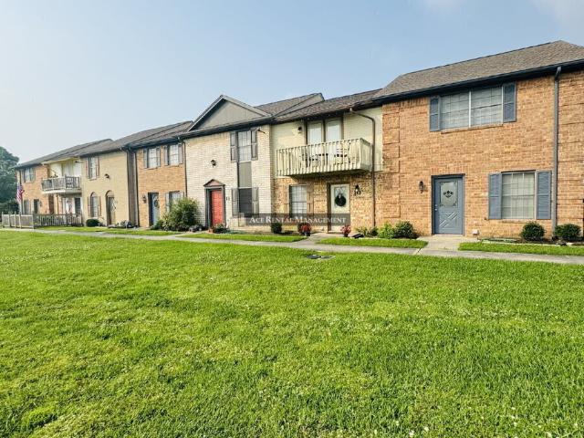Modern Comfort Awaits: Spacious 2 Bedroom | 2.5 Bathroom Haven with Granite Elegance in Nederland, TX