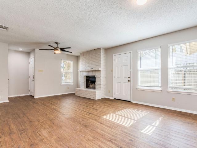 Modern Comfort Meets Prime Location – Pets Welcome!