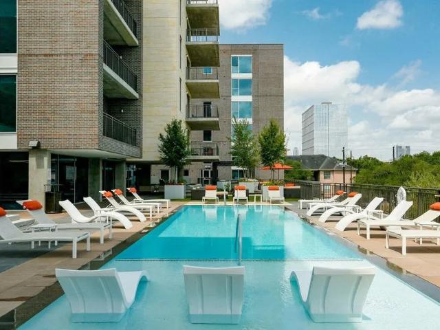 Modern Comfort: One Bedroom Apartment in Houston's Energy Corridor