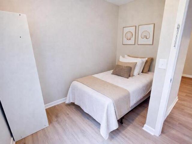 Modern & Comfortable Atlanta Home | Furnished | Secure | Free Wi Fi | Washer & Dryer | Full Kitchen | Bus Stops 1–6 Min Walk