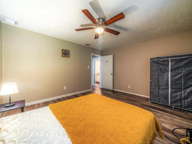 Modern & Comfortable Houston Home | Furnished | Secure | Free Wi Fi | Fan in Room | Monthly Cleanings | Bus Stop 2.4 Miles Away
