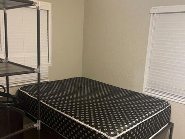 Modern & comfortable Zephyrhills House with Dining area