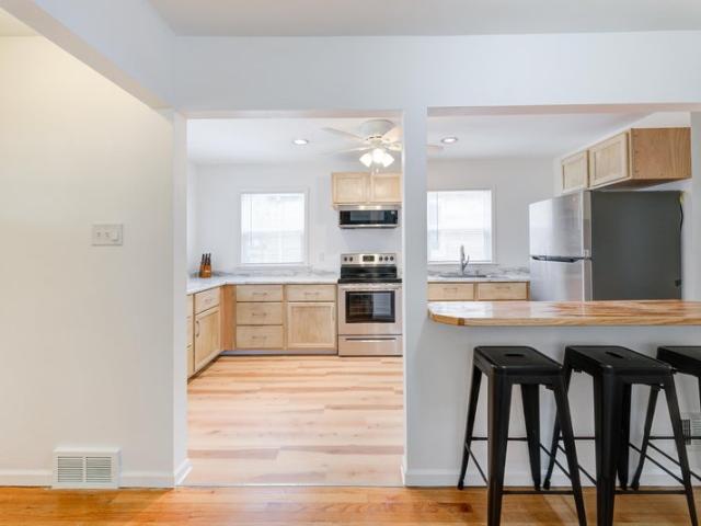 Modern & comfy Milwaukee house with back yard