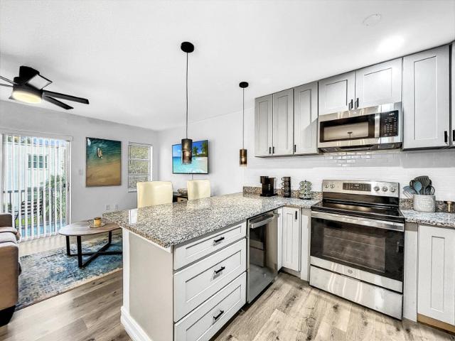 Modern Condo w Private Balcony + Pool Access