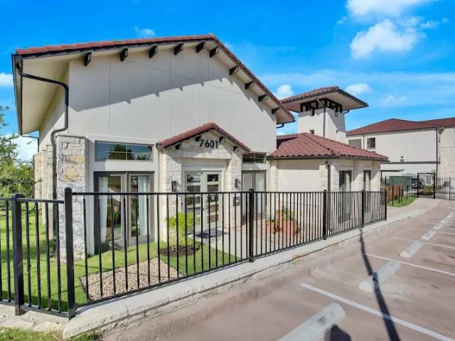 Modern Contemporary Apartments — Rooftop Terrace — 2BR/1BA + Special Offer