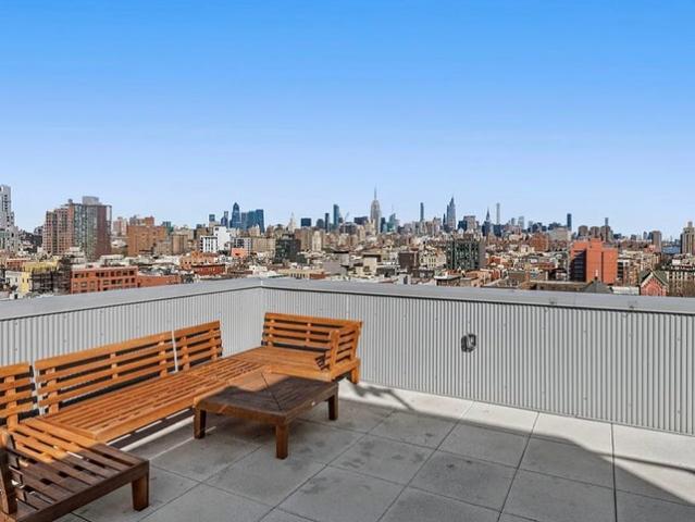 Modern, clean LES apt