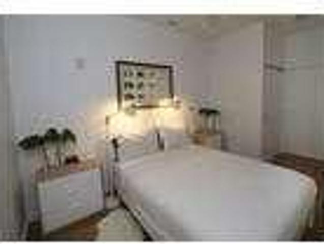 Modern Crossroads Apartment. Private Balcony. Pet Friendly